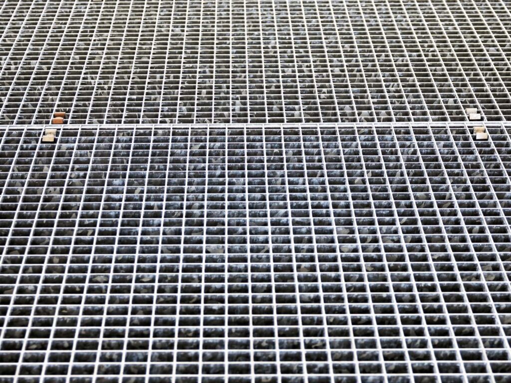 Choosing Your Metal Grate Material: Steel Bar vs Aluminum - Drexel ...