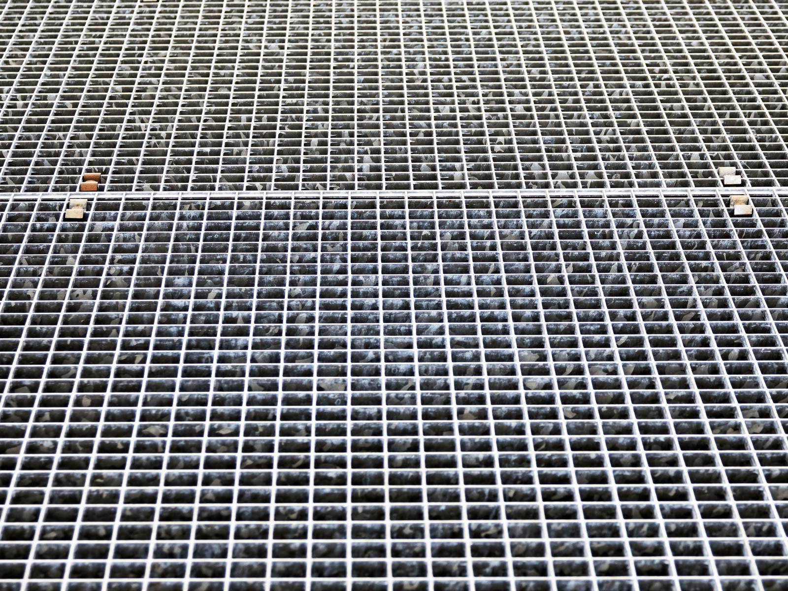 Choosing Your Metal Grate Material: Steel Bar vs Aluminum - Drexel ...